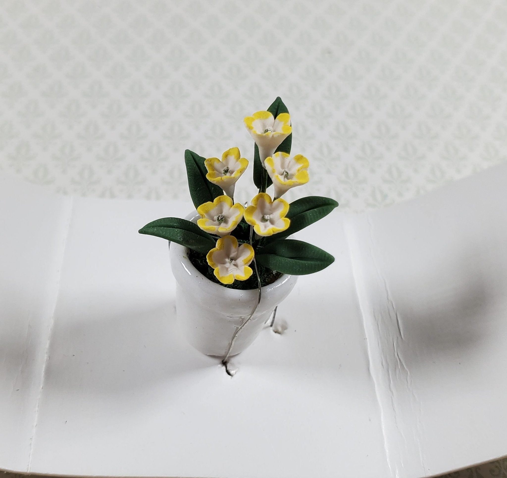 Dollhouse Crocuses White and Yellow in a Ceramic Planter 1:12 Scale Mi ...